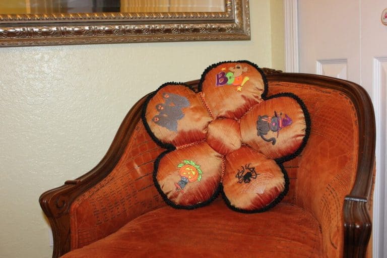 How to use overcast presser feet for sewing overcasting stitches