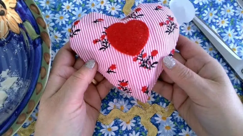 DIY sachets: how to make lavender sachets for closets and drawers