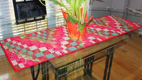 Bargello Quilt Tutorial { Quilted Christmas Table Runner }