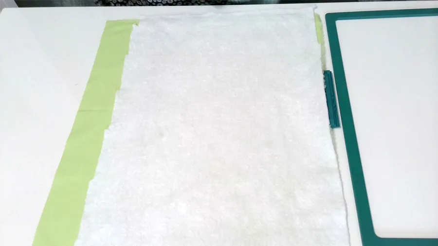 Unique In the hoop embroidery project: a Zipper pouch (free design)