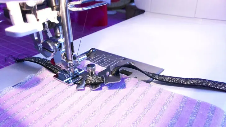 The Presser Foot Nobody Knows How To Use: The Elastic Foot