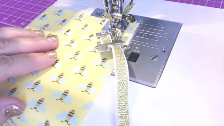 The Presser Foot Nobody Knows How To Use: The Elastic Foot