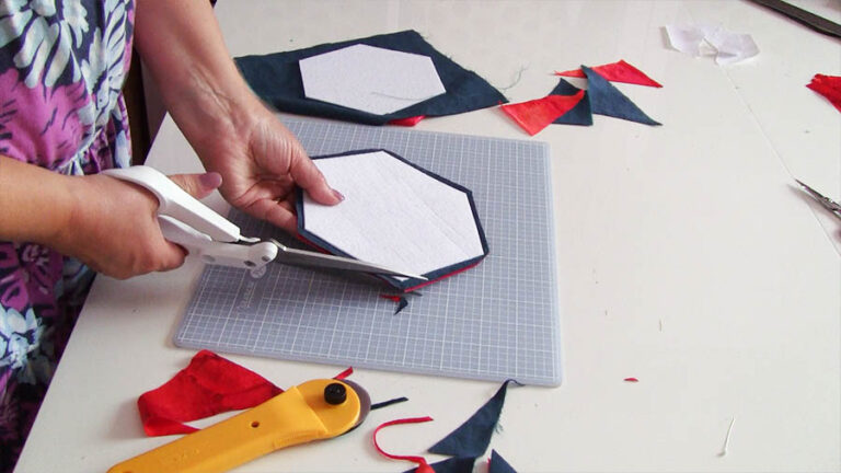 Fold And Stitch Christmas Wreath Sewing Tutorial & Free Pattern