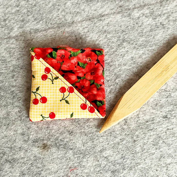 Easy Scrap Fabric Projects: Fabric Corner Bookmarks Tutorial