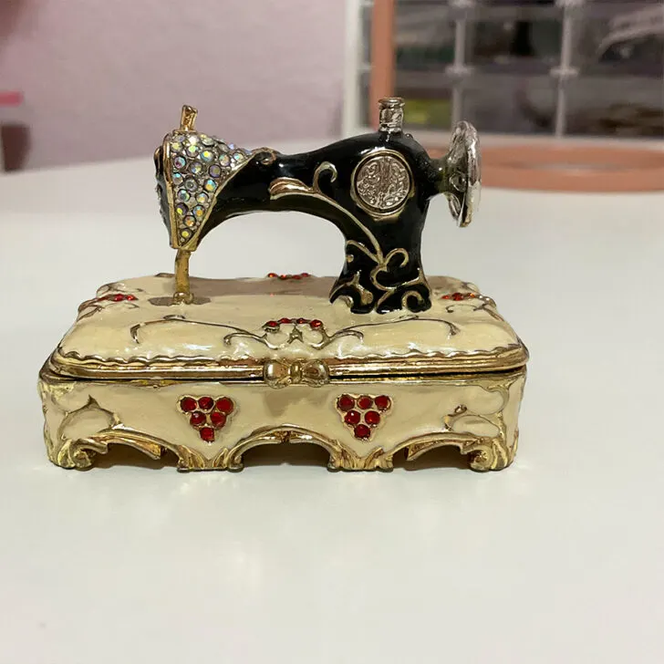 23 Sewing Room Decor Ideas That Combine Style and Organization