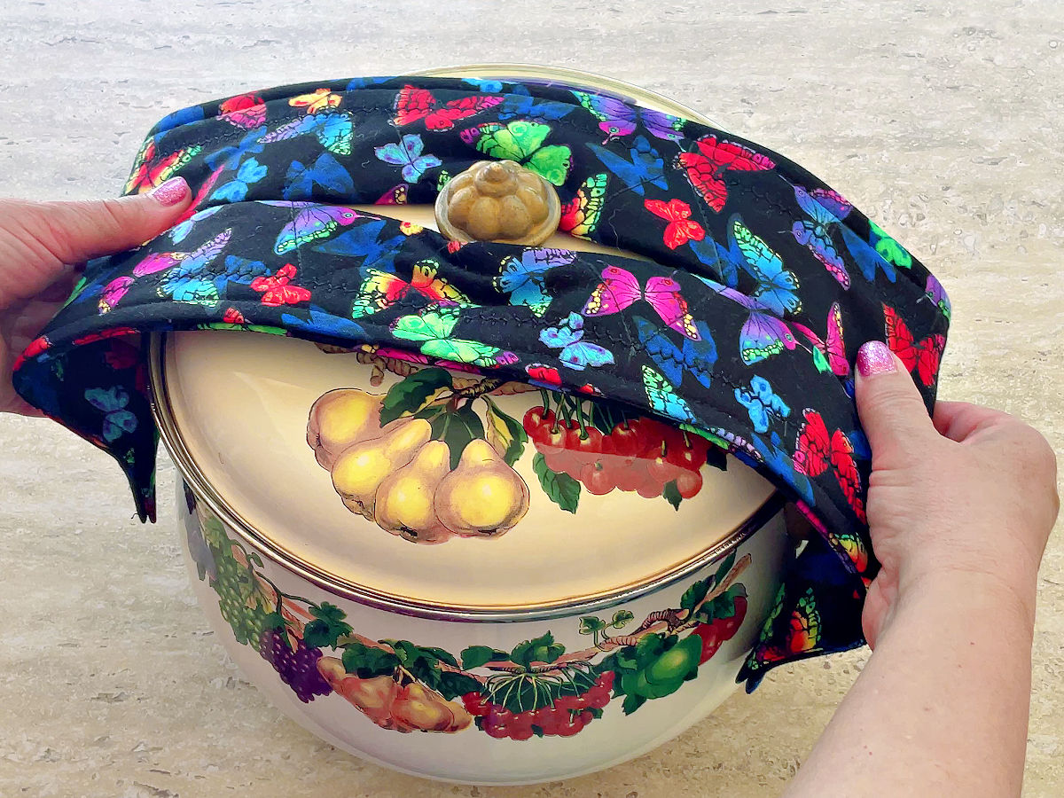 Easy DIY Potholder: New Design - Ageberry: helping you succeed in sewing